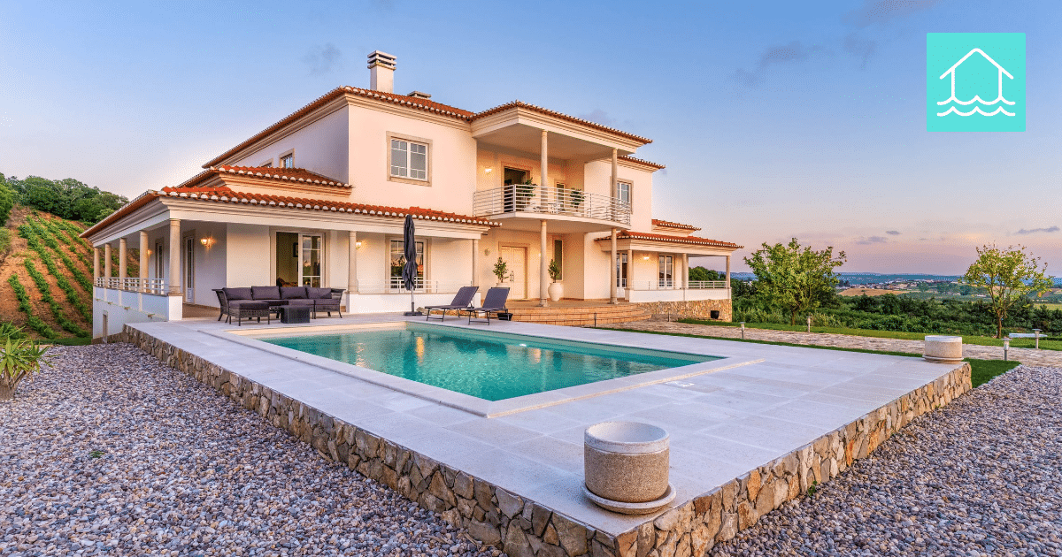 Luxusvilla mit Weinberg • Real Estate Portugal by Max Reuter